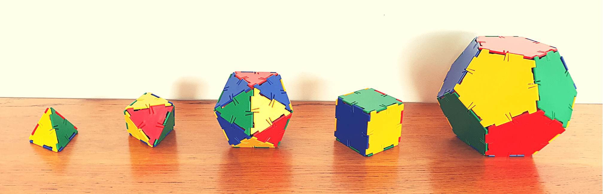 Les polyèdres réguliers - L'univers des mathématiques